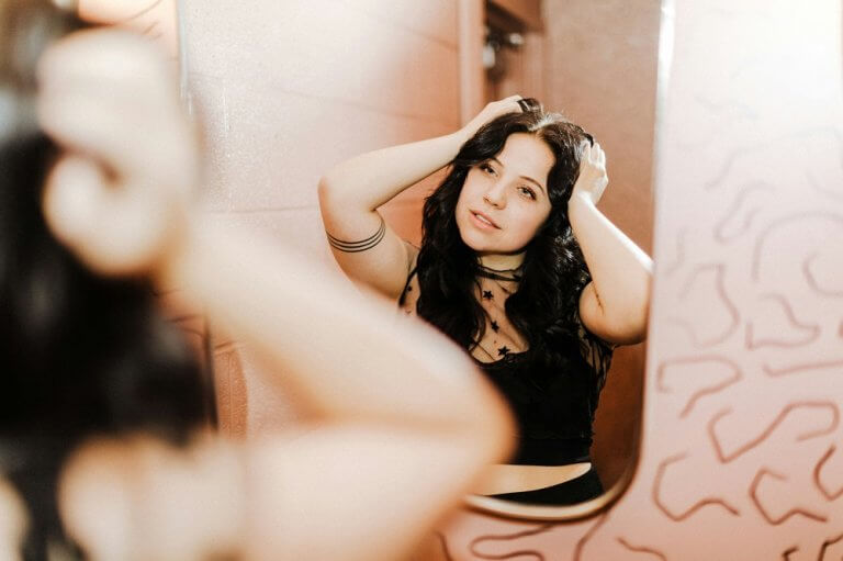 How To Take Sexy Selfies Tips Tricks And Lifehacks